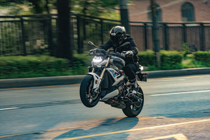 도로 위의 뜨거운 심장, BMW S 1000 R | 월간모터바이크