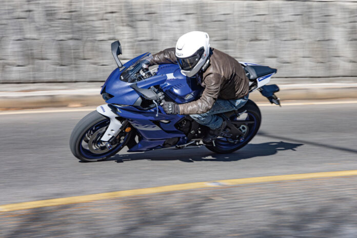 클래스의 계승자 혹은 반역자. 야마하 YZF-R7 VS YZF-R6 | 월간모터바이크